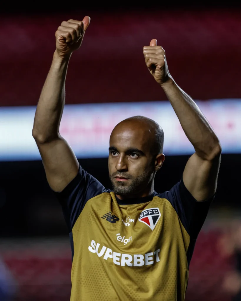 Lucas agradece apoio da torcida do São Paulo após vitória no Morumbis ...