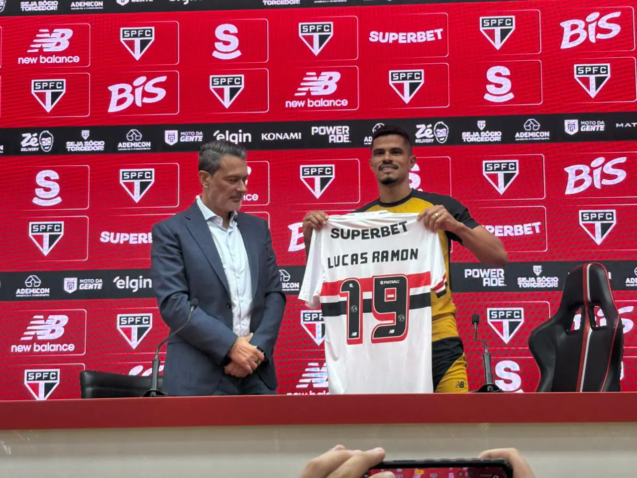 Lucas Ramon explica escolha pelo São Paulo e fala sobre concorrência na ...