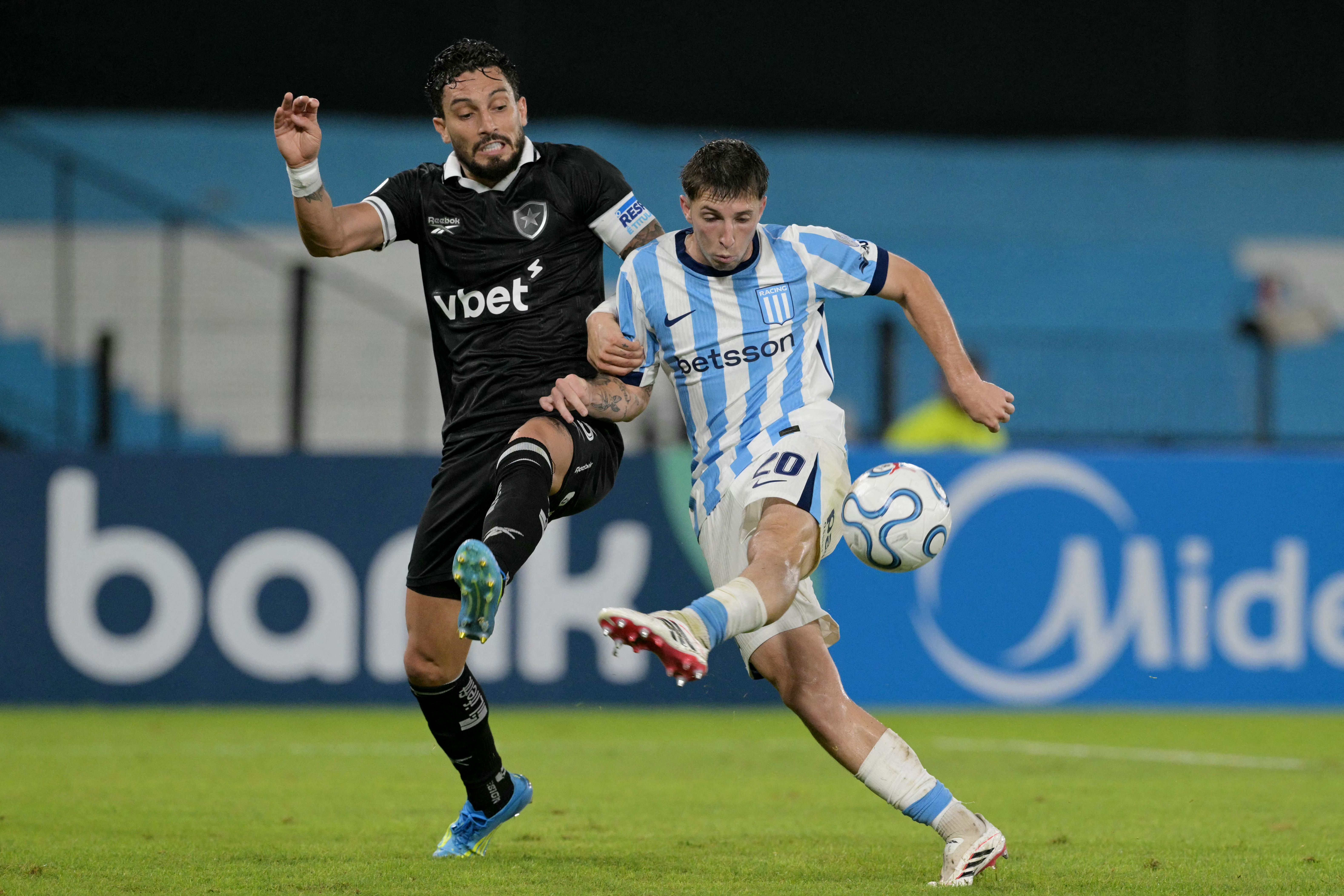 Danilo marca no fim e Botafogo vence Racing na Sul-Americana - Gazeta ...