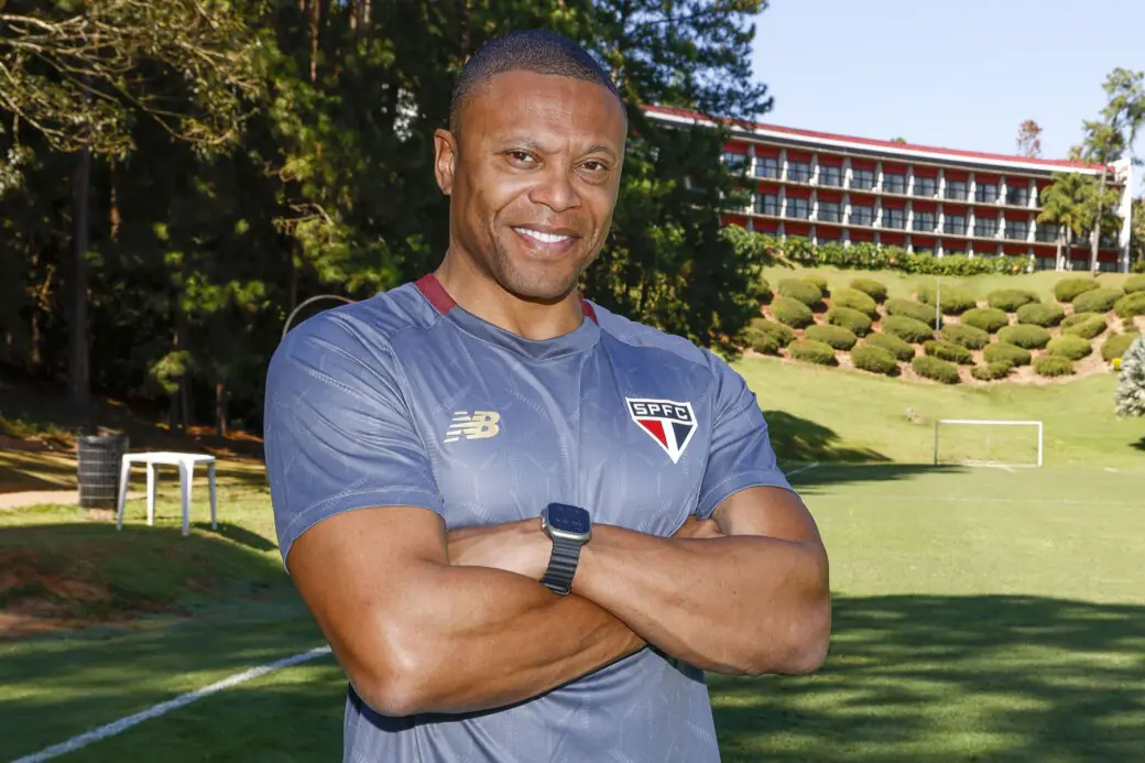 São Paulo anuncia Júlio Baptista como novo técnico da equipe Sub-20 ...