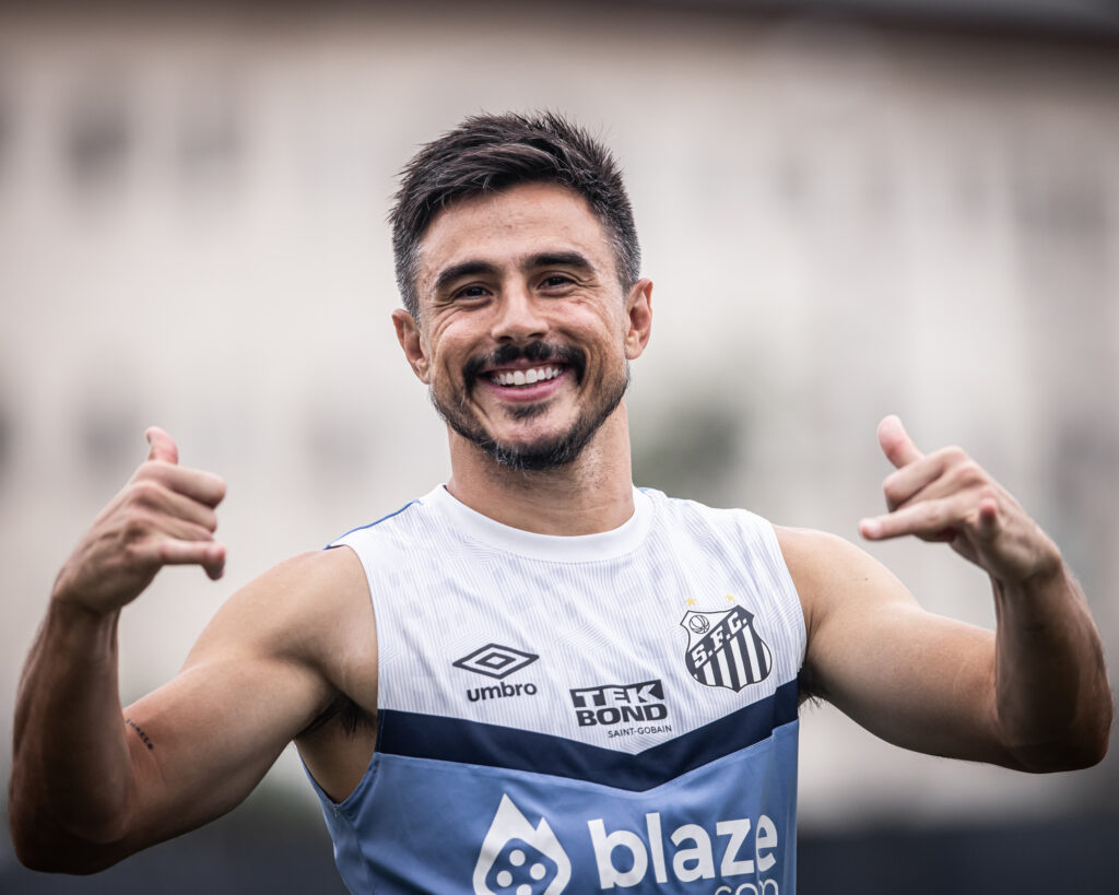 Willian celebra reformulação do Santos, exalta Carille e mira título do ...