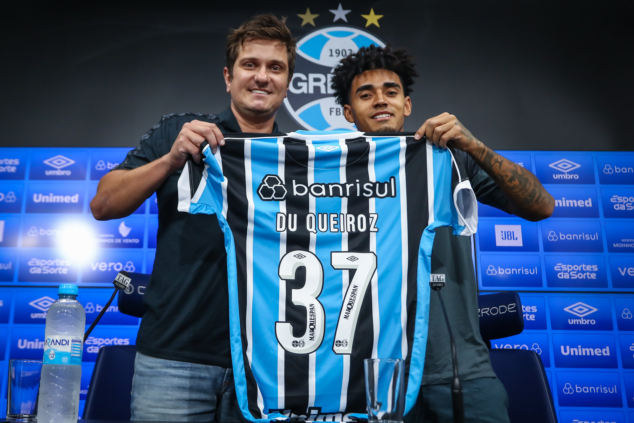 Ex-Corinthians, Du Queiroz é apresentado oficialmente pelo Grêmio ...