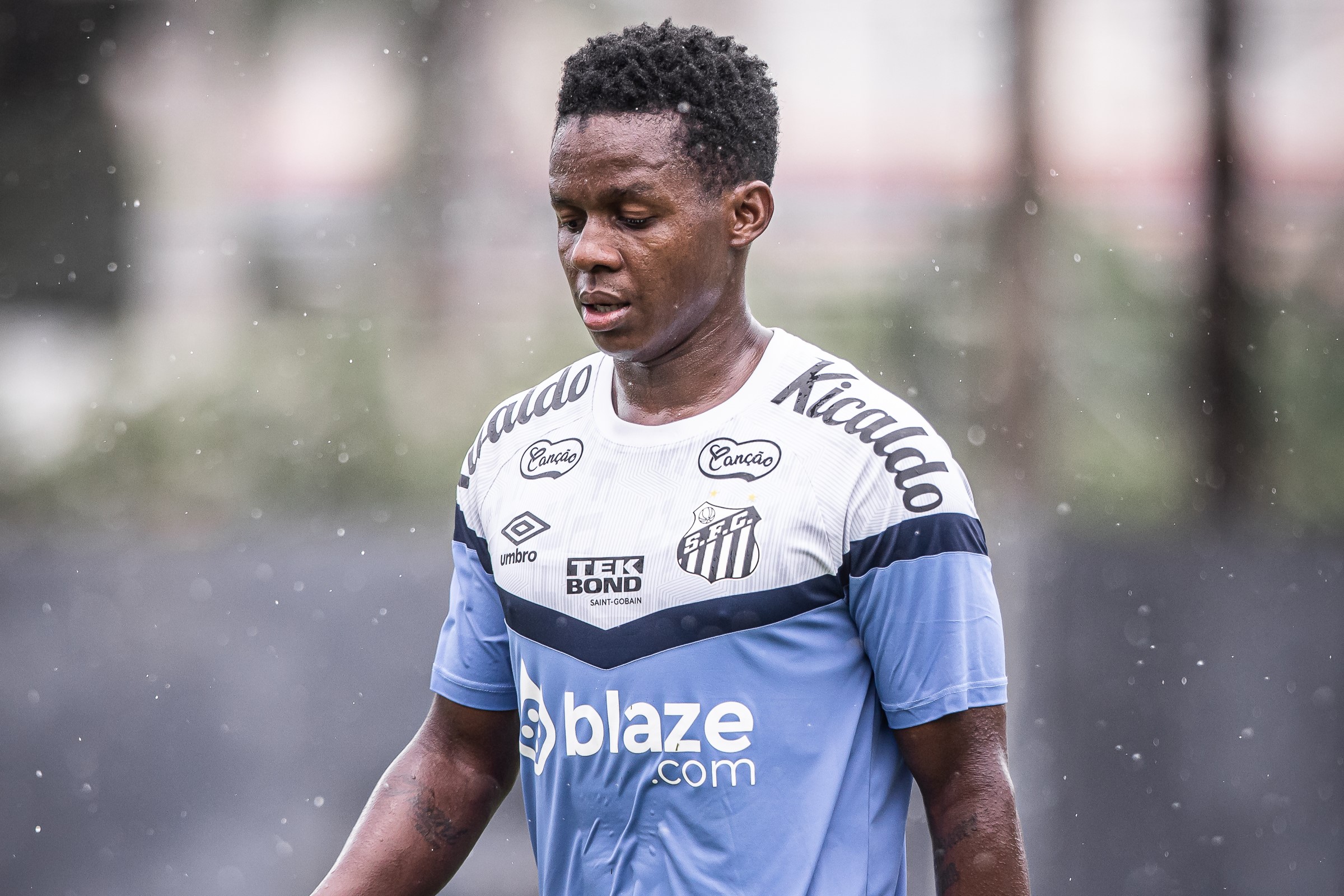 Cazares se diz "recuperado e motivado" para ser titular do Santos e ...