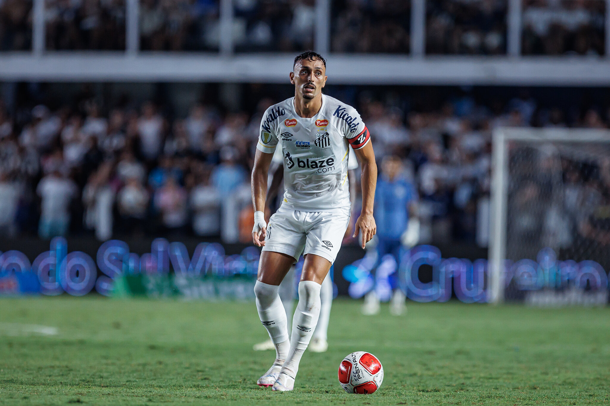 Em retorno ao Santos, Pituca é destaque no meio e faz bom início de ...