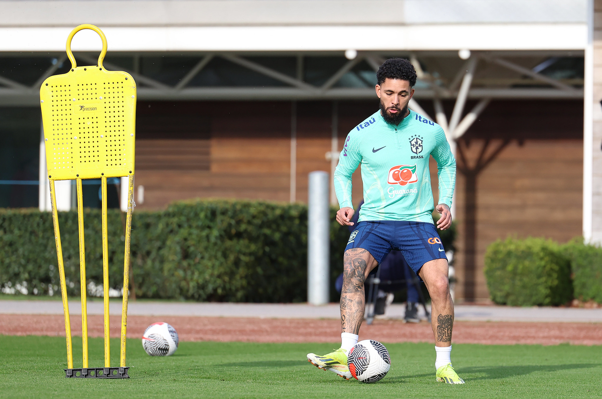 Douglas Luiz destaca concorrência na Seleção e fase positiva no Aston ...