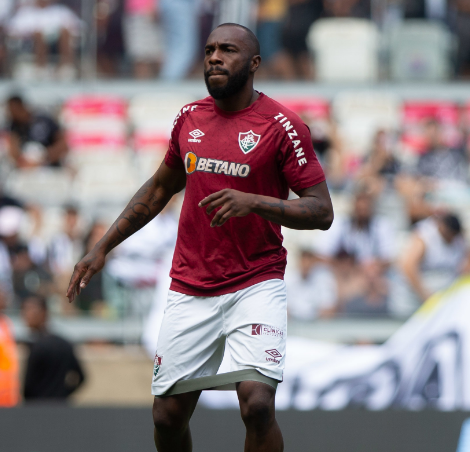 Manoel celebra primeiro jogo como titular no Fluminense após suspensão ...