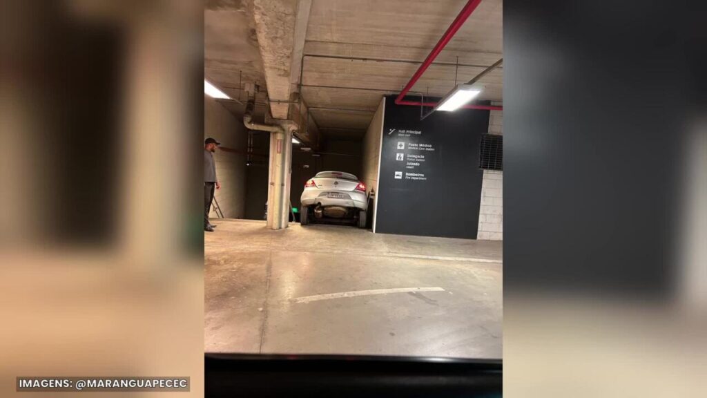 Deu ruim! Torcedor do Cruzeiro erra saída e desce escada com carro no Mineirão; assista ao vídeo ...