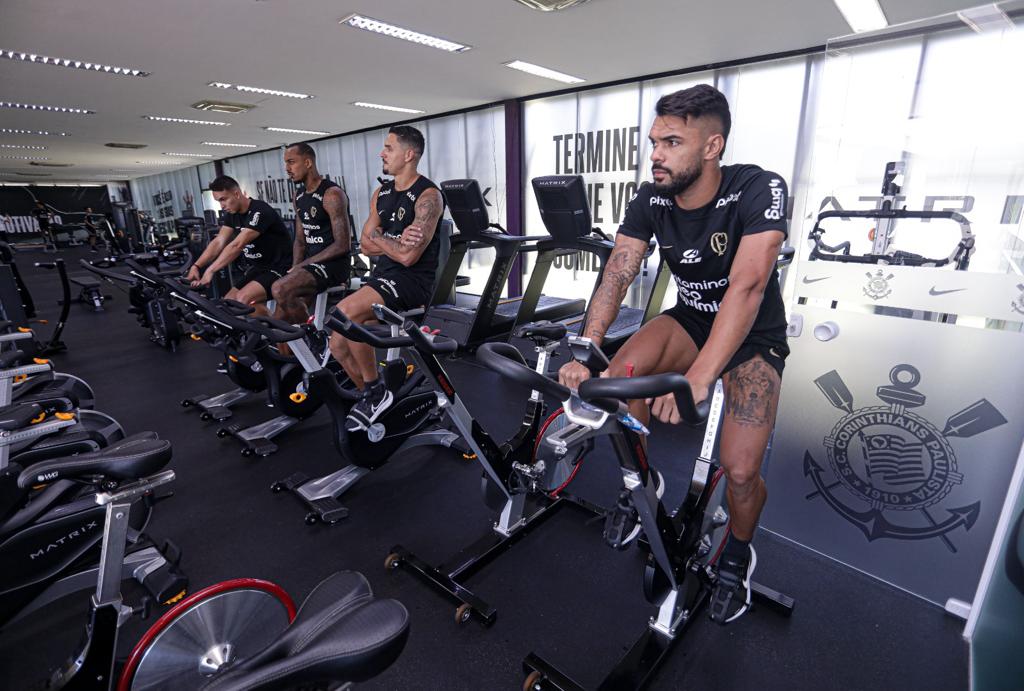 Elenco do Corinthians se apresenta no CT e inicia pré-temporada; veja ...
