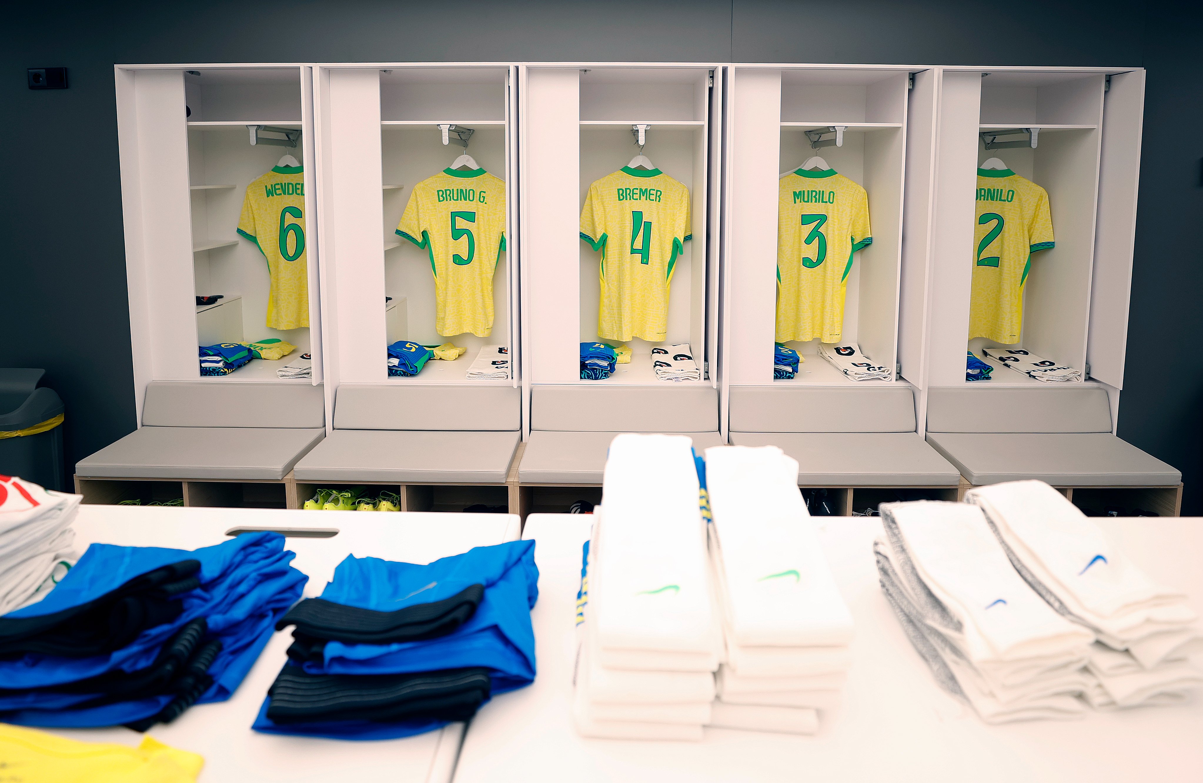 Dorival repete escalação do Brasil para amistoso contra a Espanha em ...