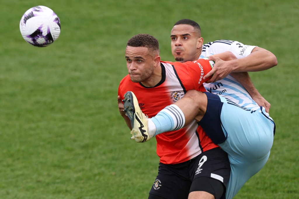 Murillo se destaca como melhor jogador do Nottingham Forest na temporada.