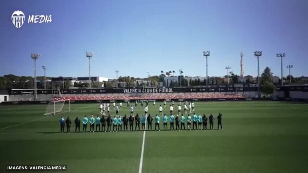 Luto! Elenco do Valencia faz minuto de silêncio por vítimas de incêndio ...