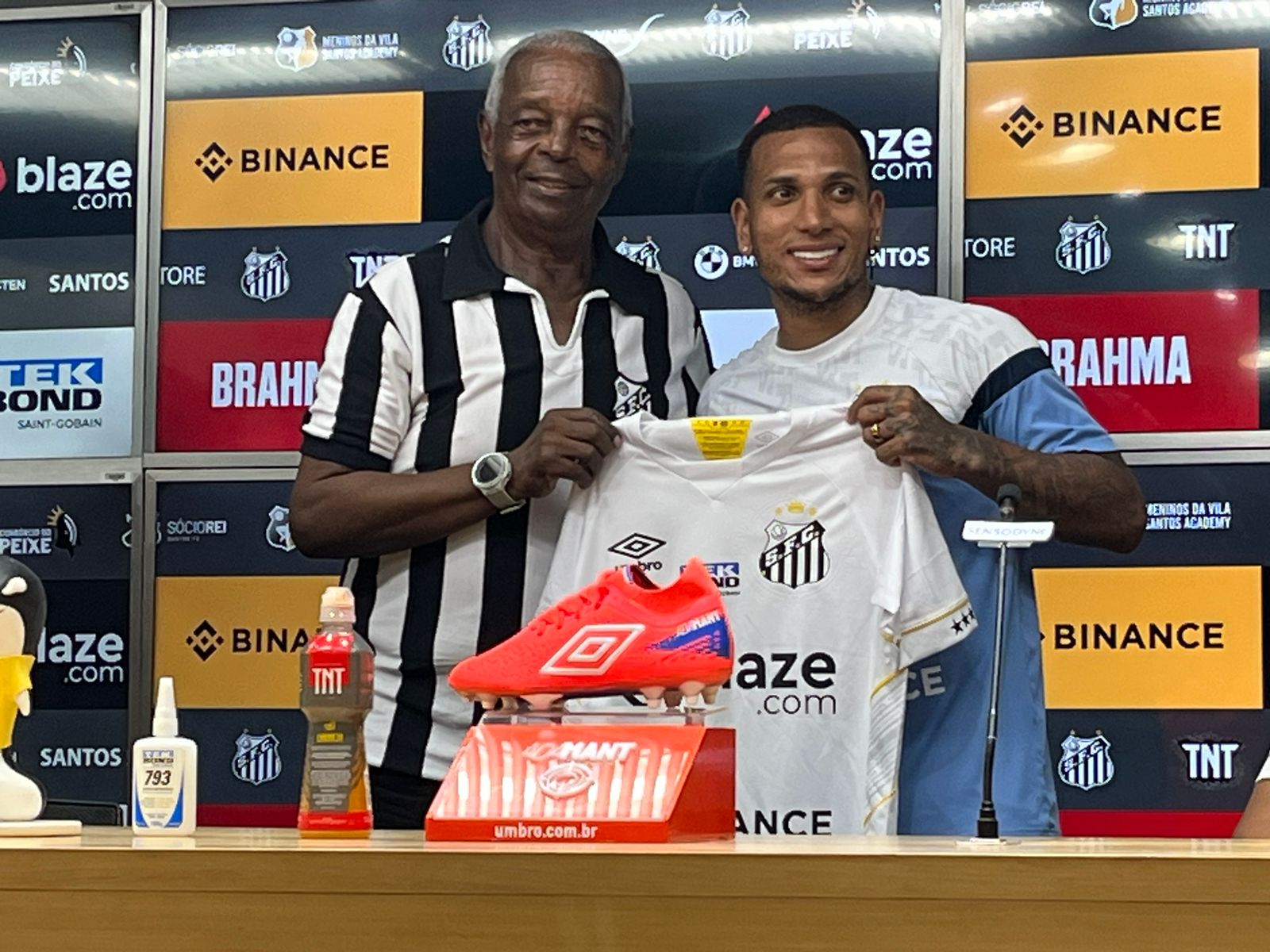 Otero revela contato com Rincón antes de acertar com o Santos e promete ...