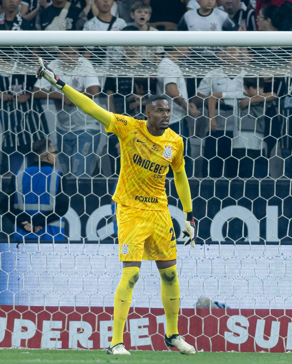 Falha de Carlos Miguel? Luis Muriel finaliza e bola passa por baixo do ...