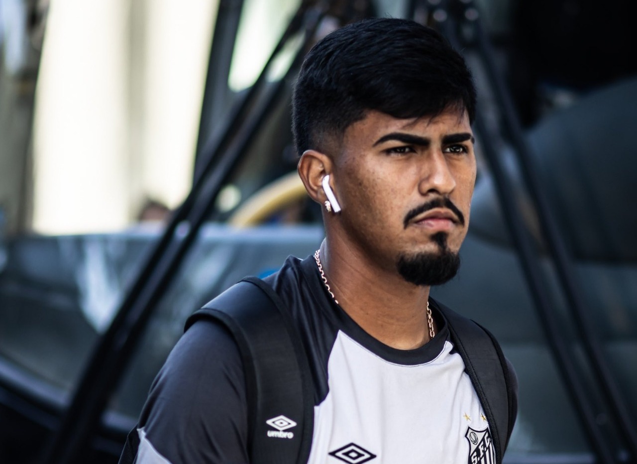 De contrato rescindido, Ivonei acumula números tímidos pelo Santos ...