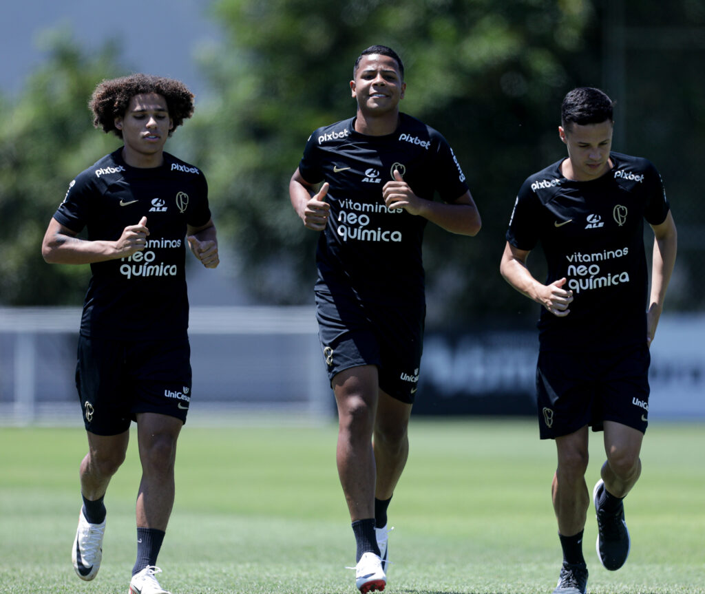 Elenco do Corinthians se apresenta no CT e inicia pré-temporada; veja ...