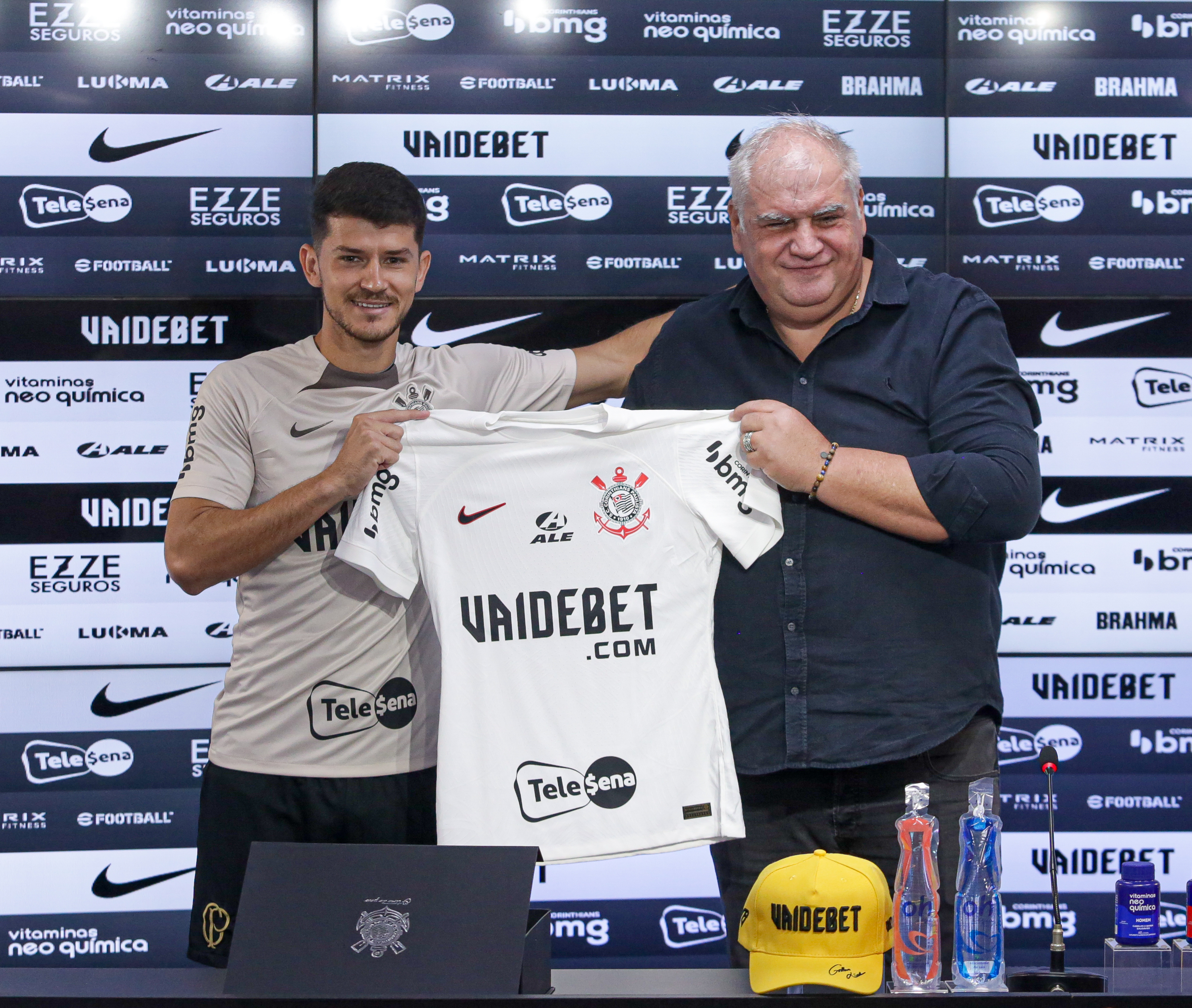 Apresentado no Corinthians, Hugo se define como lateral equilibrado e ...