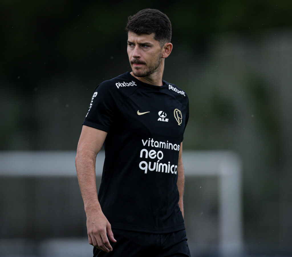 Hugo conta com ajuda de ex-colegas para superar timidez e se adaptar ...