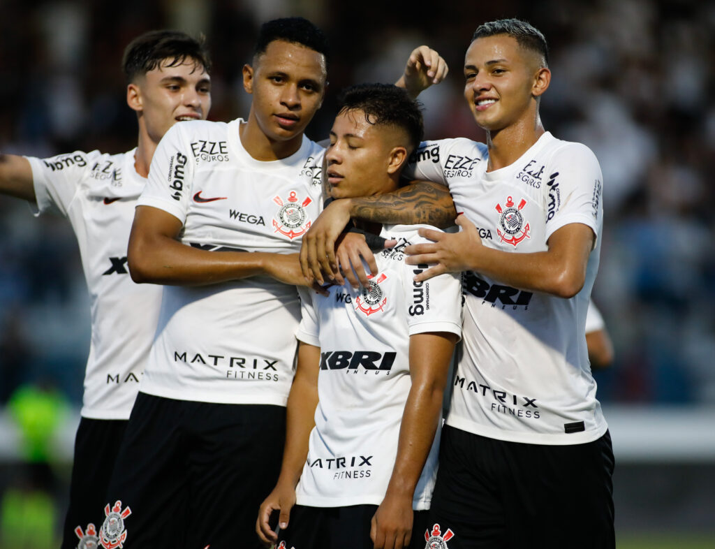Veja fotos da goleada do Corinthians sobre o CRB, pelas oitavas de ...