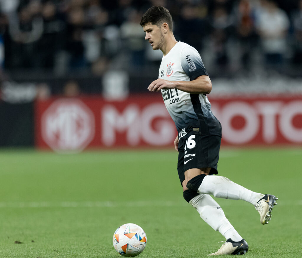 Hugo supera desconfiança no Corinthians e lidera estatísticas entre ...