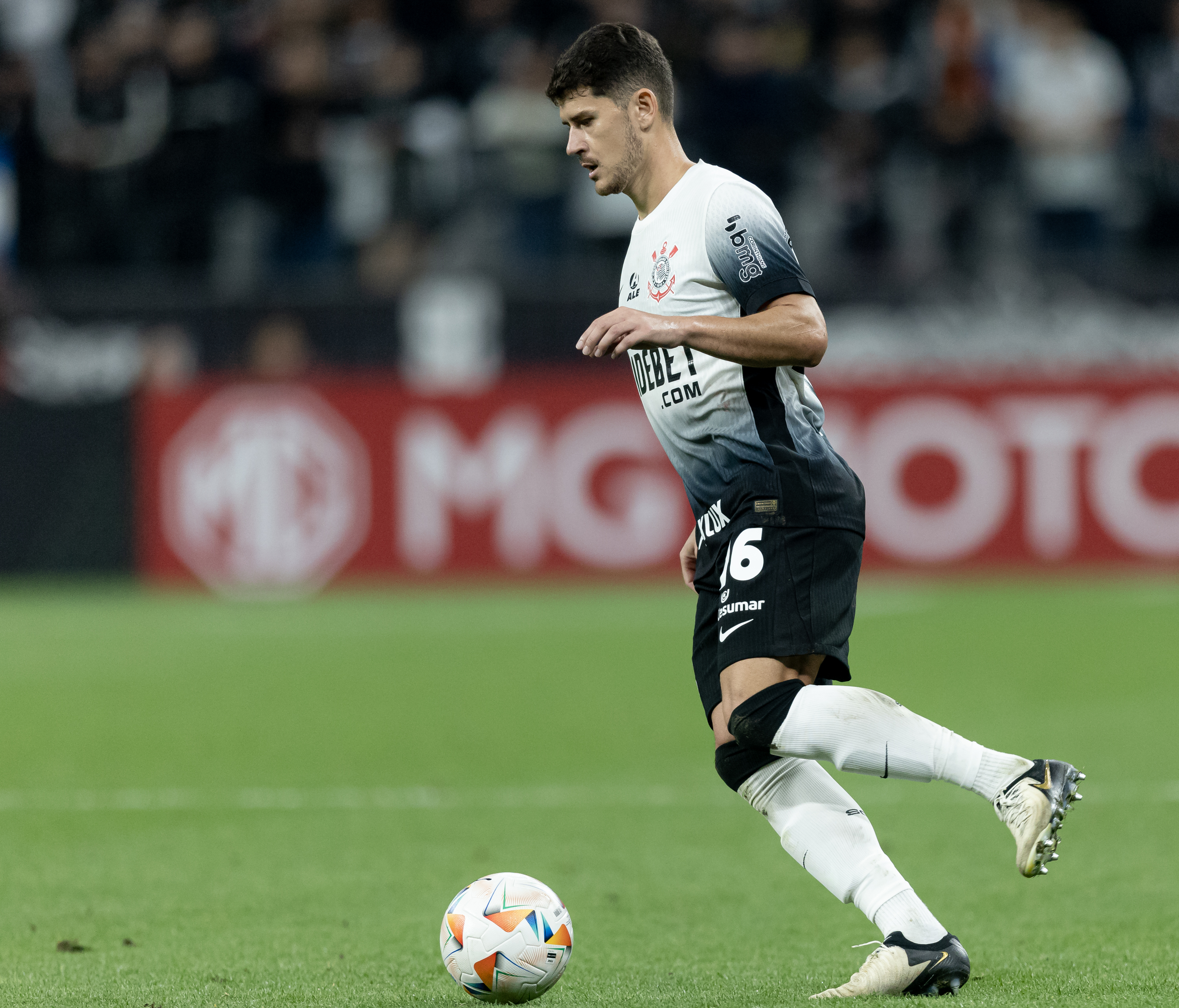 Hugo supera desconfiança no Corinthians e lidera estatísticas entre ...