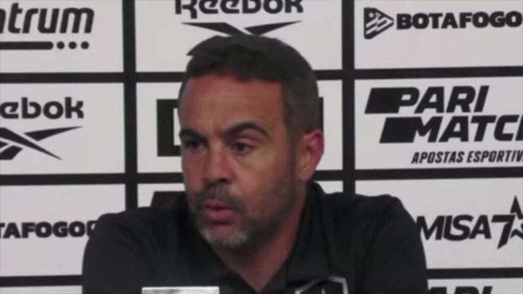 Botafogo já tem a cara de Artur Jorge? O treinador defende - Vídeos ...