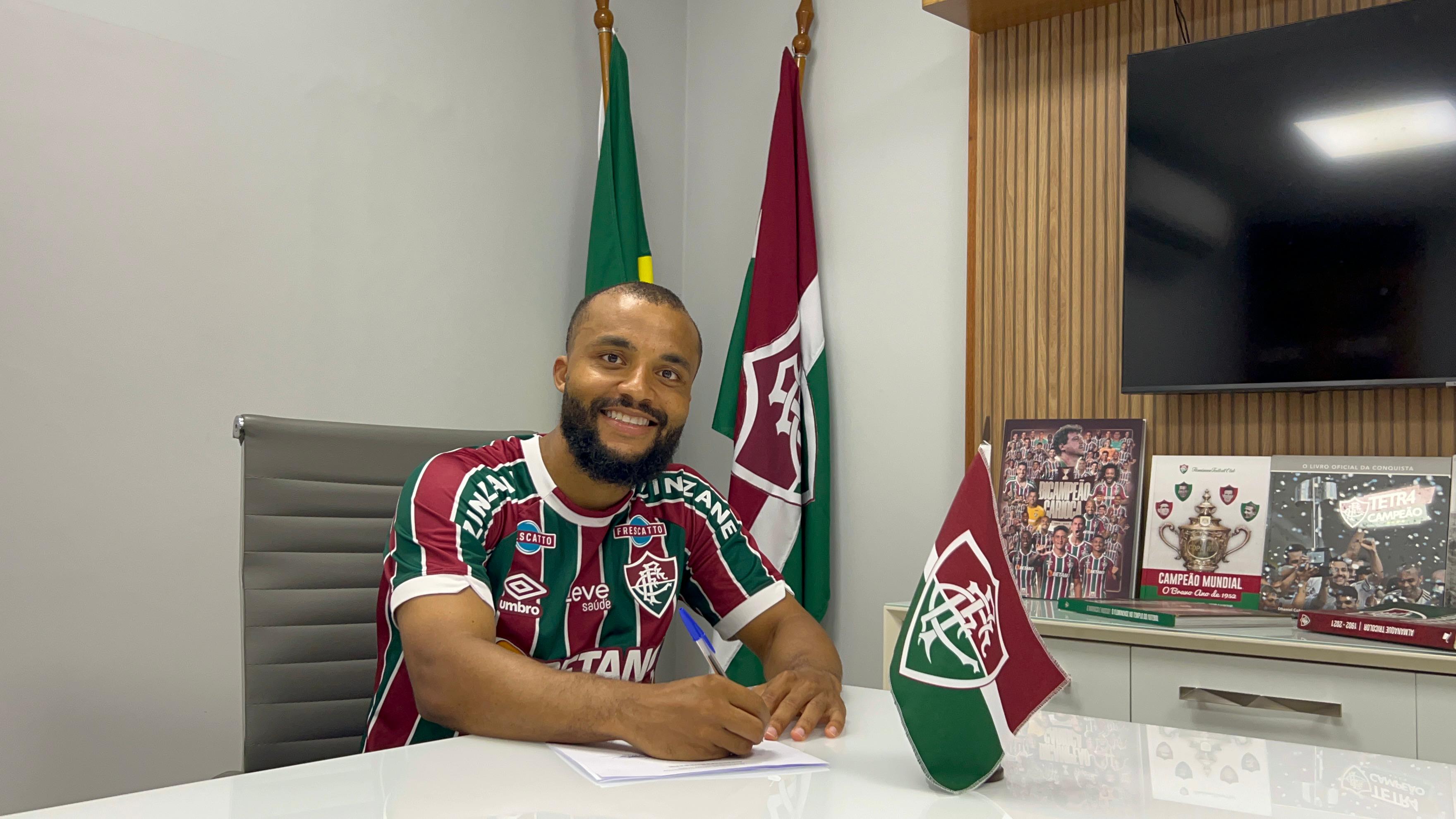 Samuel Xavier acerta renovação contratual com o Fluminense até o fim de ...
