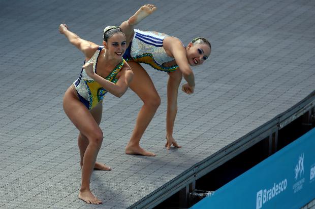 Dueto brasileiro apresenta coreografia com movimentos de capoeira - Gazeta Esportiva