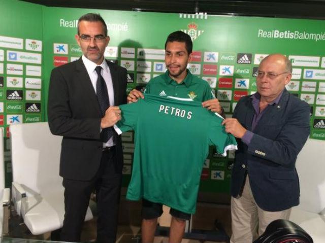 Apresentado, meia Petros compara torcida do Betis com a do Timão ...