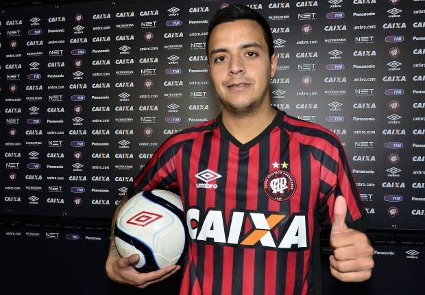 Apresentado, Barrientos chega ao Atlético-PR e diz se sentir na Europa ...