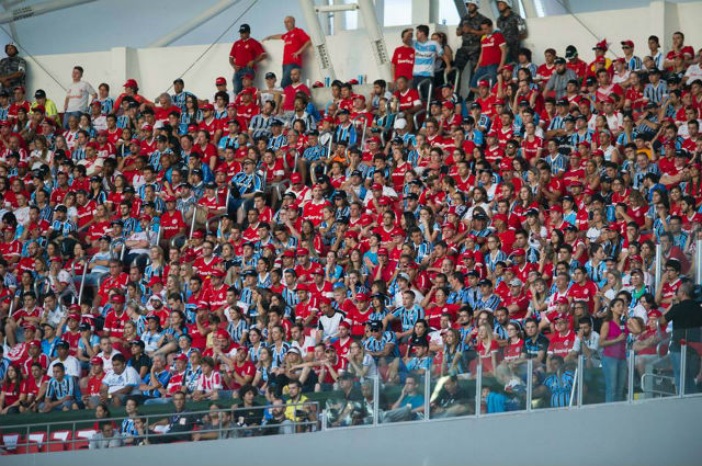 Primeiro Gre-Nal do Brasileirão contará com torcida mista na Arena ...
