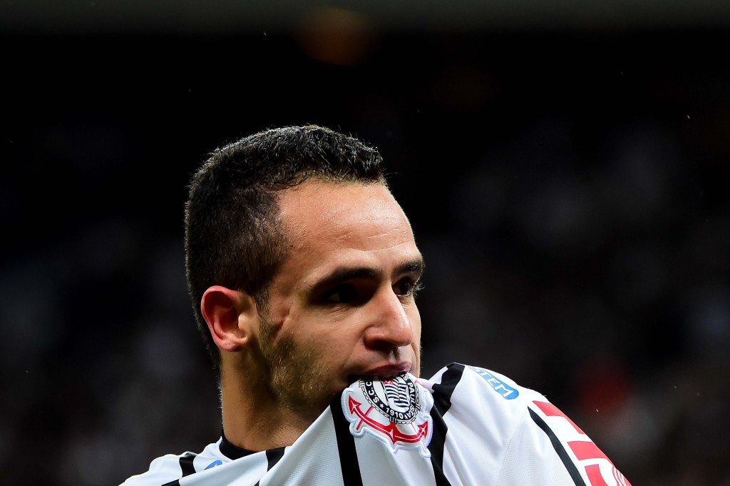 R. Augusto diferencia pressão corintiana da flamenguista: "Fiel vive o ...