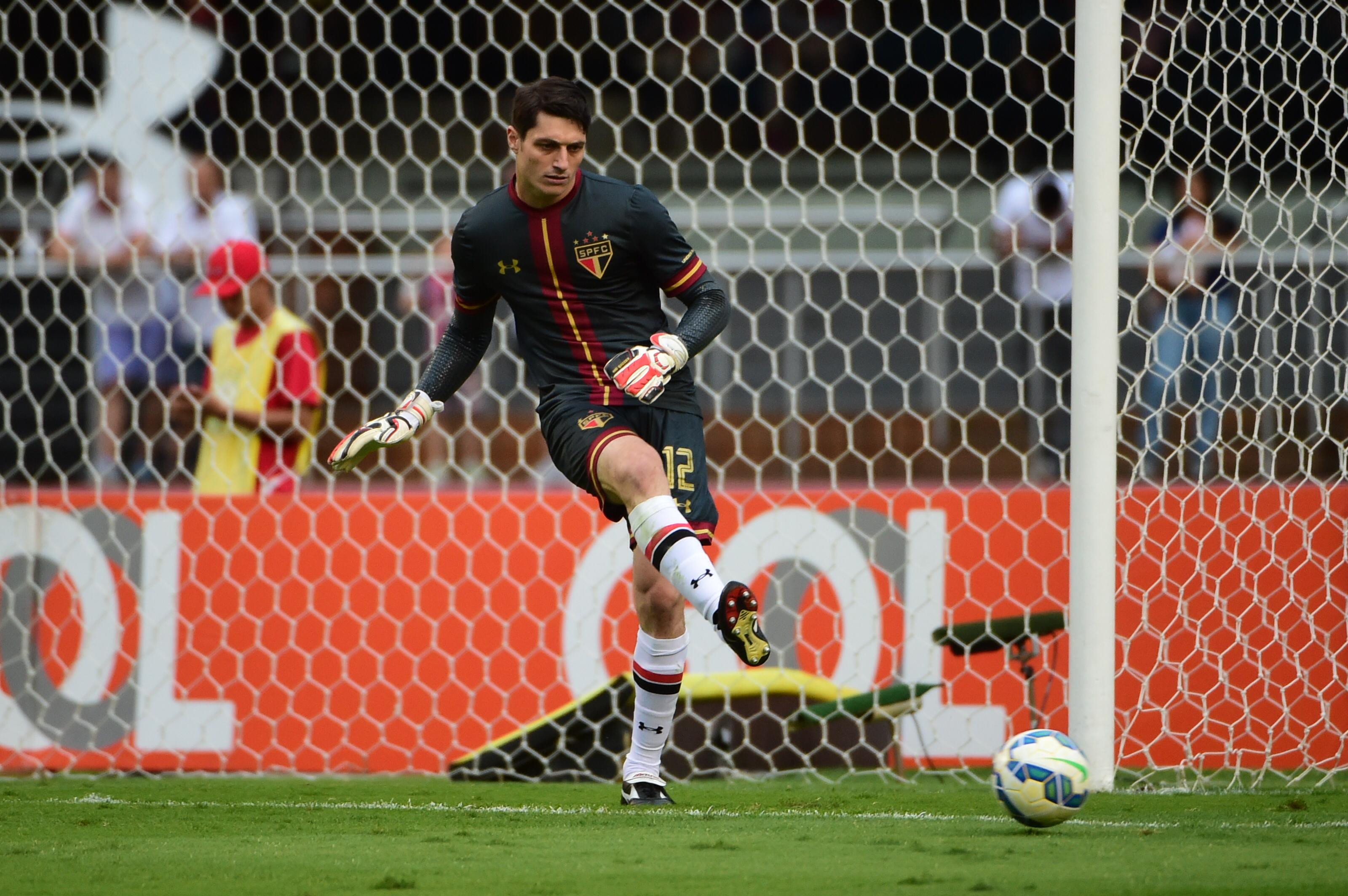Confirmado no gol, Denis lembra tempo de espera ao defender ...