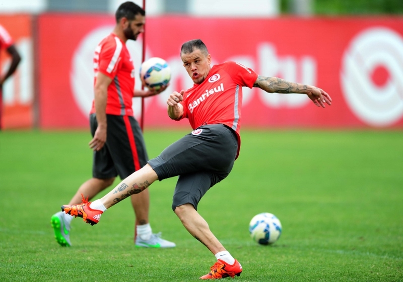 Dourado volta, mas Alex sente a panturrilha em treino do Inter - Gazeta ...