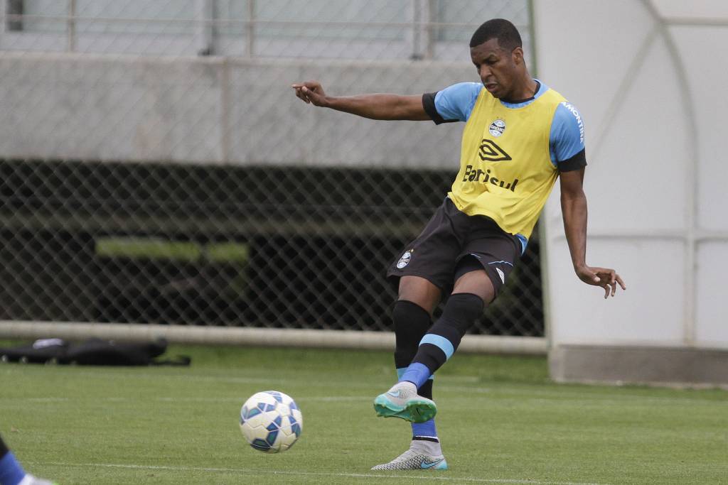 Erazo não chega a acordo por permanência e se despede do Grêmio ...