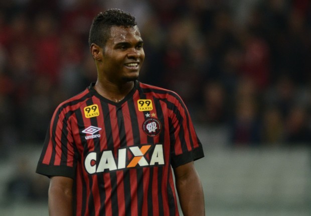 Nikão se consolidou no Furacão durante o ano e quer permanecer - Gazeta ...