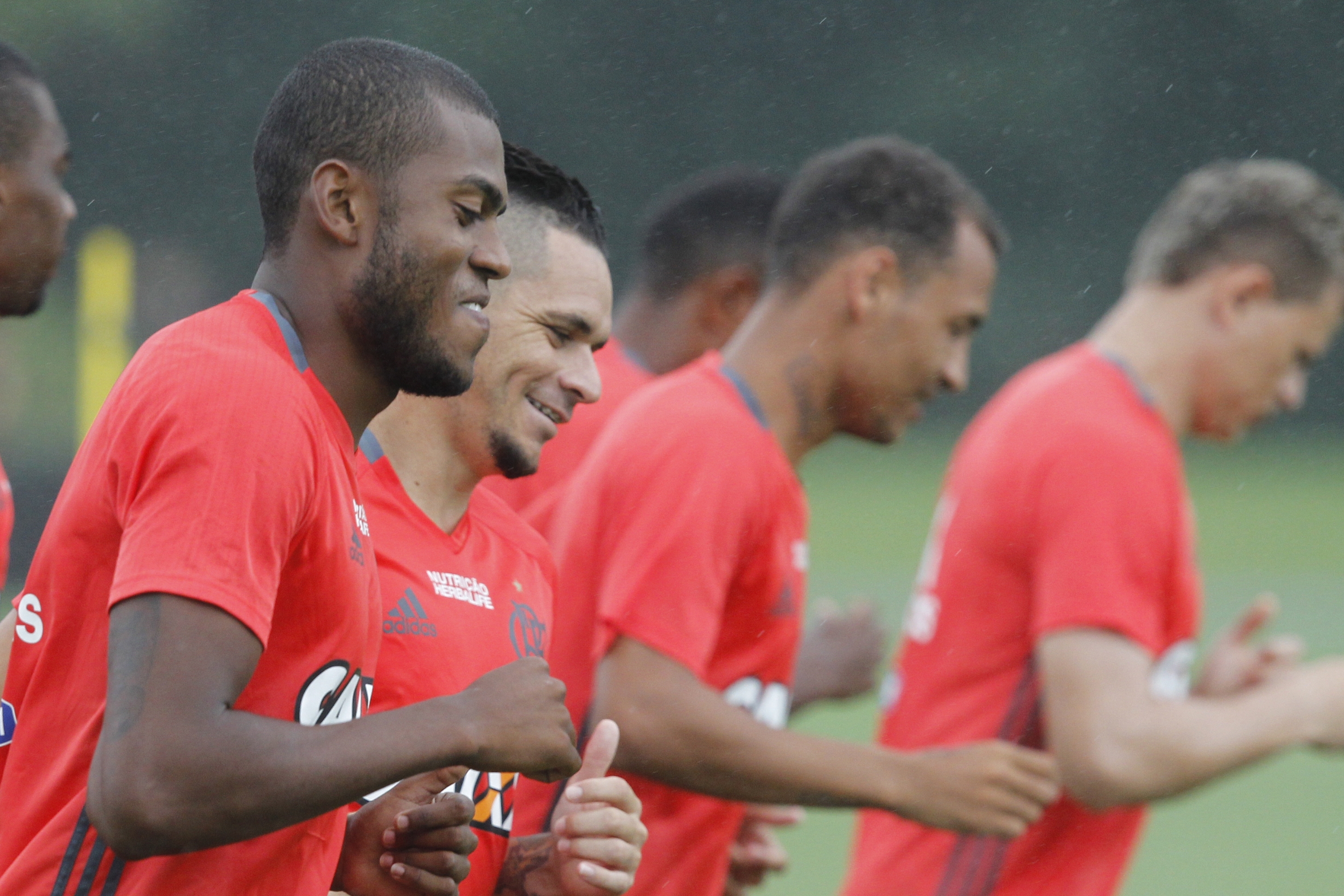 Marcelo Cirino mantém a titularidade em treino tático do Flamengo ...