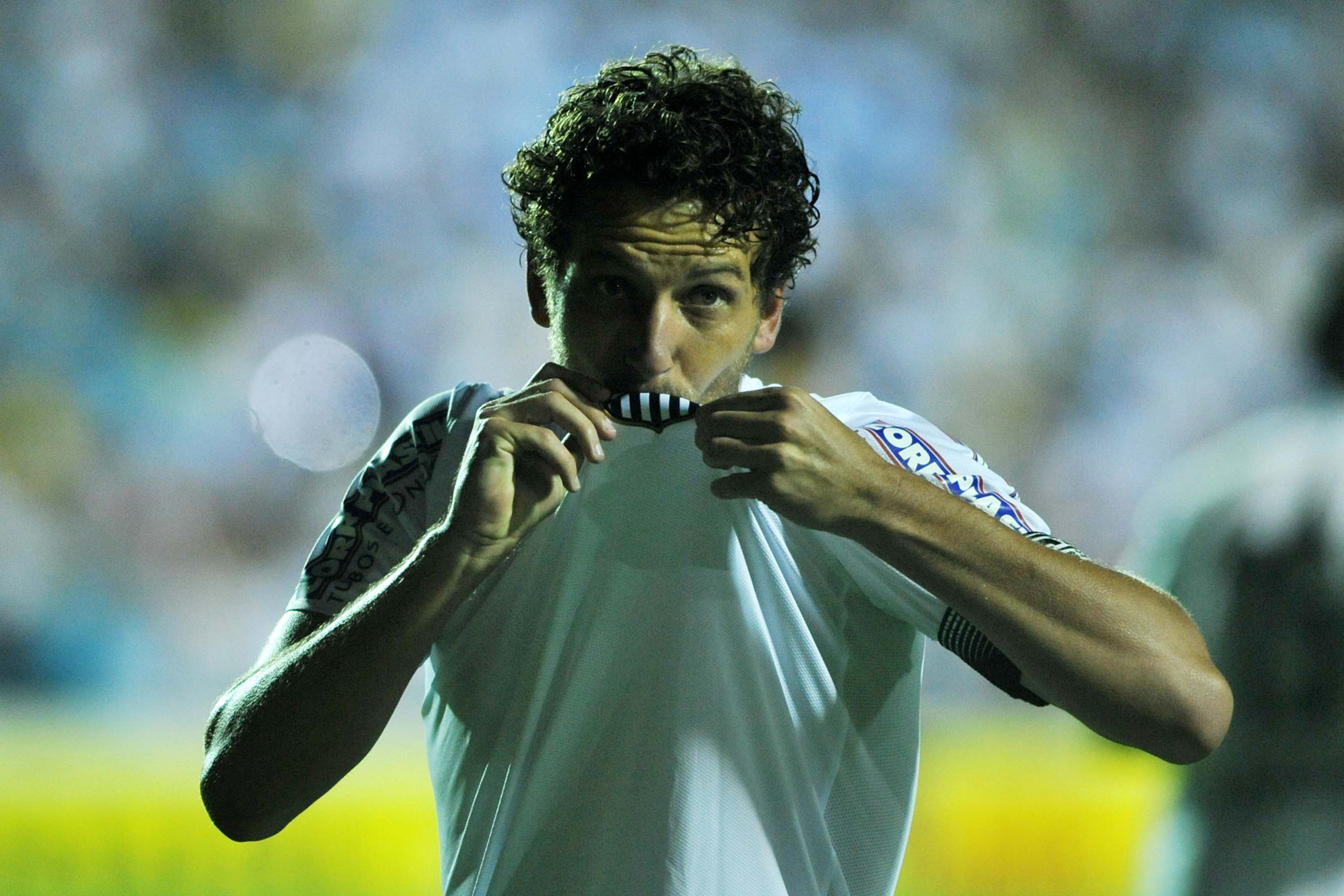 Elano se derrete pelo Peixe e diz que liga para Robinho todos os dias ...