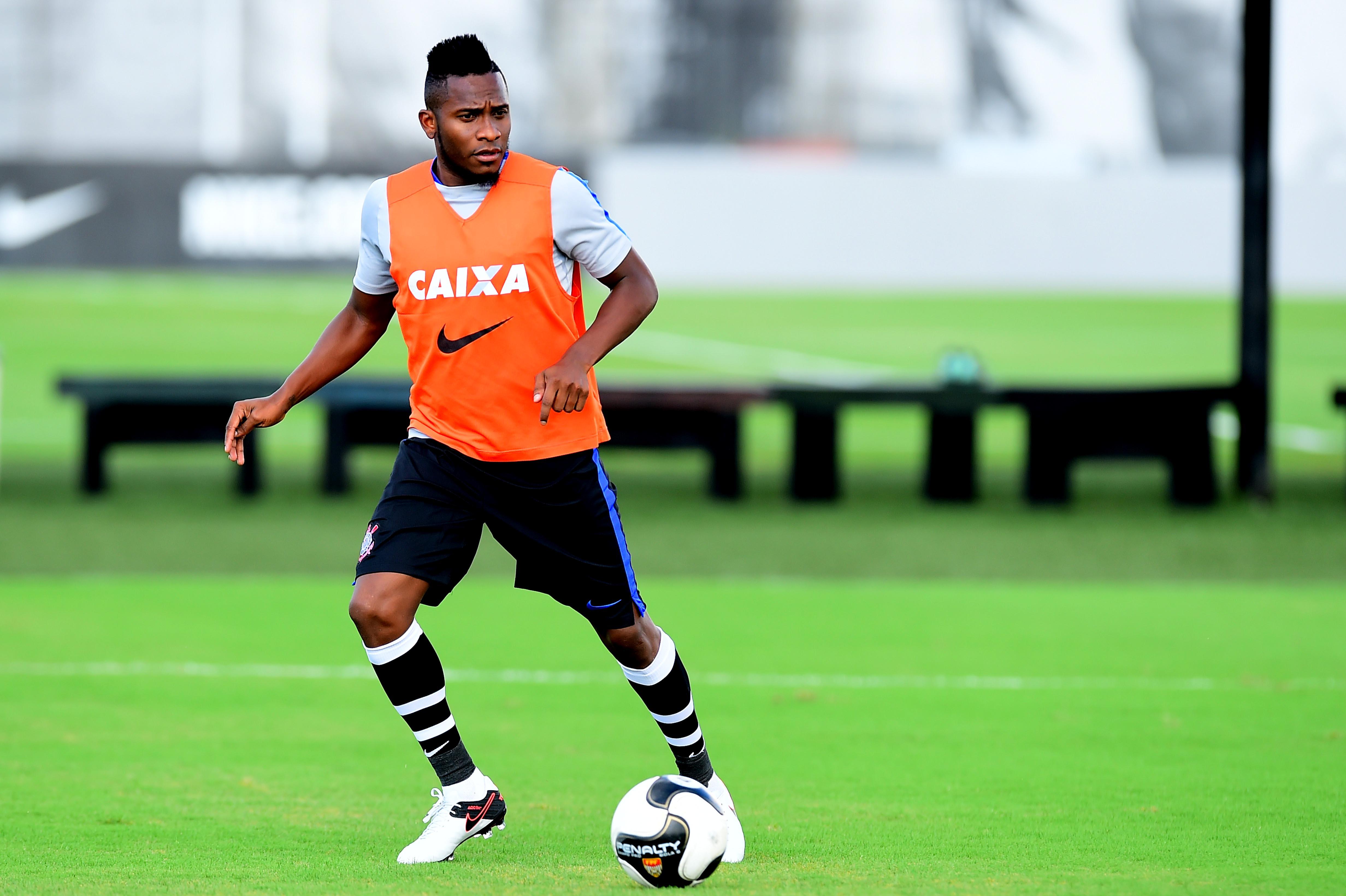 Willians e Guilherme treinam pela primeira vez e ficam entre reservas ...