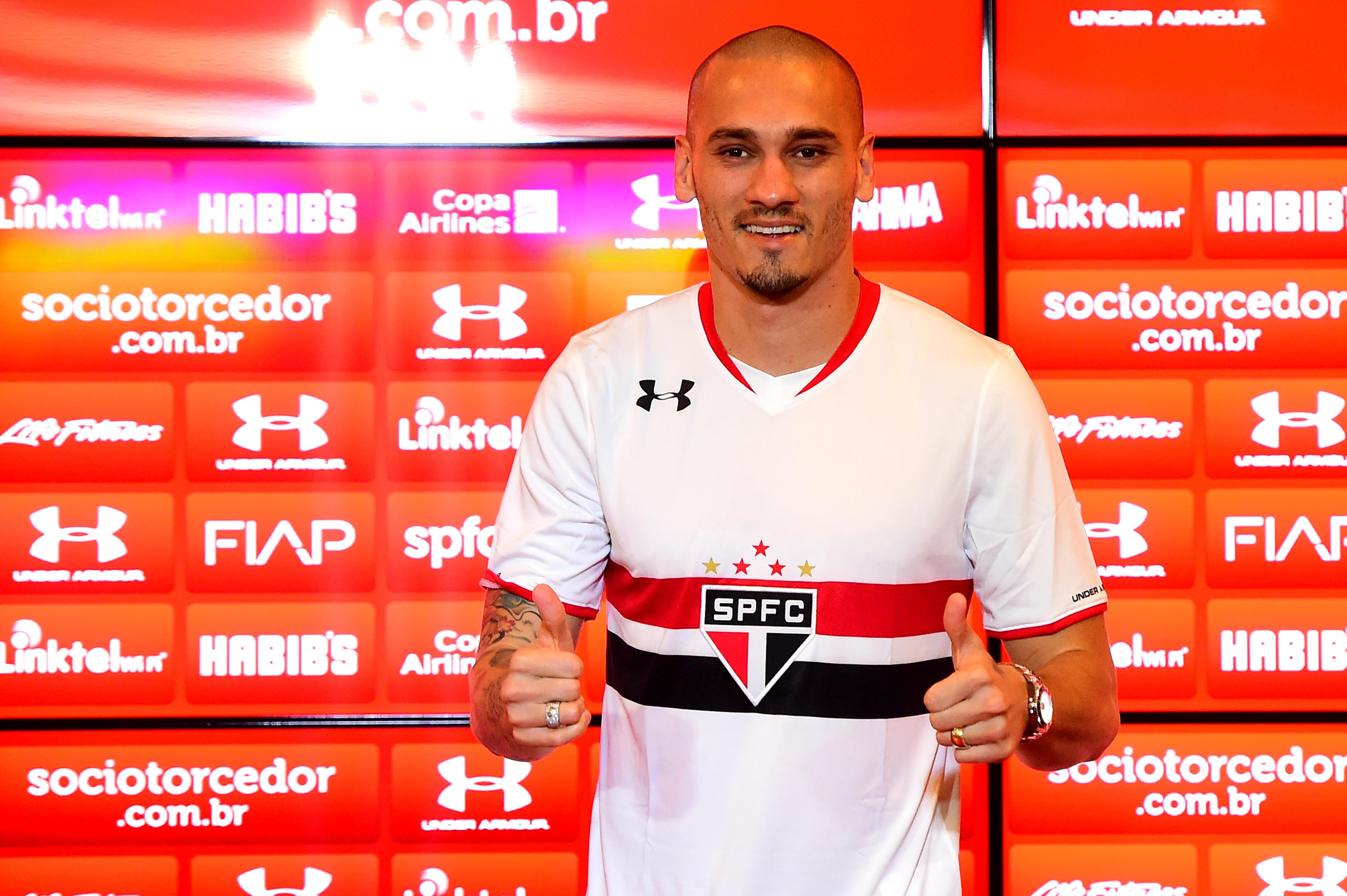 Maicon chega ao São Paulo sonhando em ficar até o fim da temporada ...
