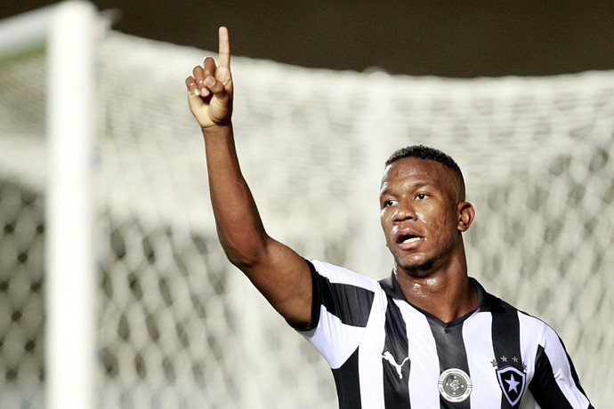 Após começo difícil, Ribamar renova com o Botafogo até o final de 2018 ...