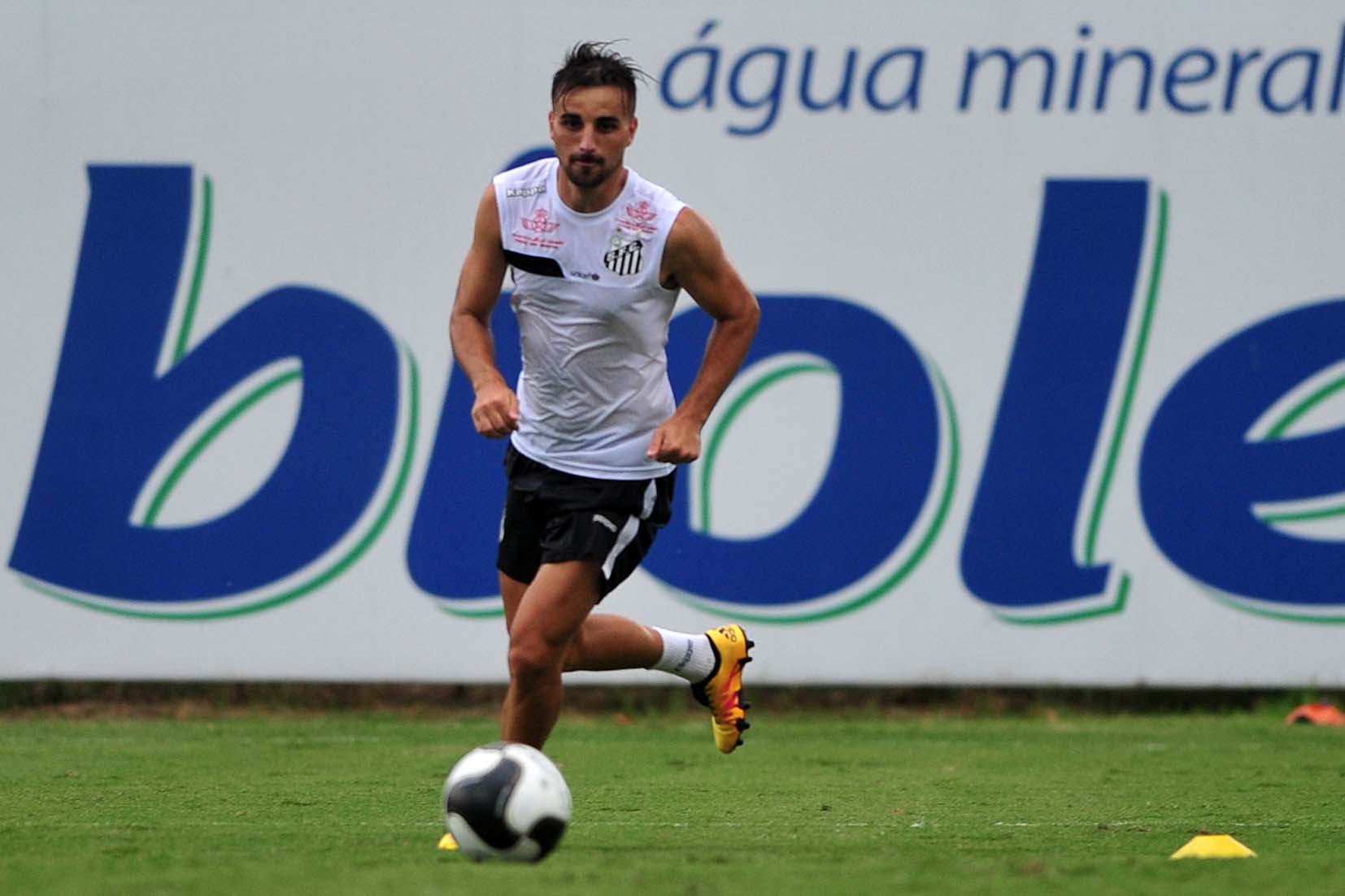 Rafael Longuine começa na frente na briga pela vaga de Lucas Lima ...