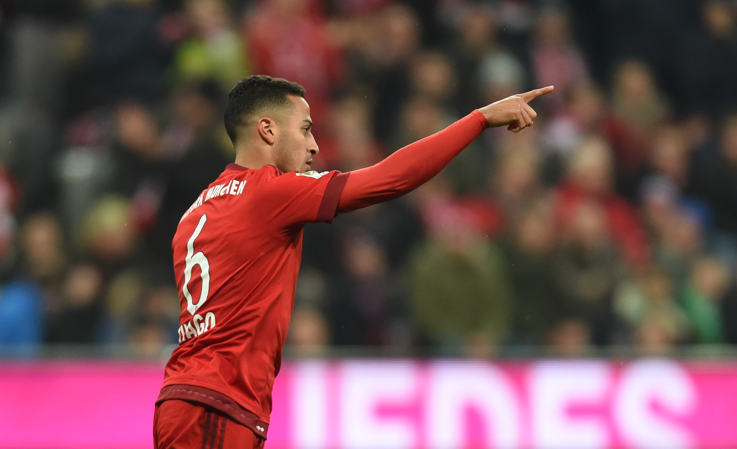 Brasileiro Thiago marca duas vezes e Bayern volta a vencer no Alemão ...