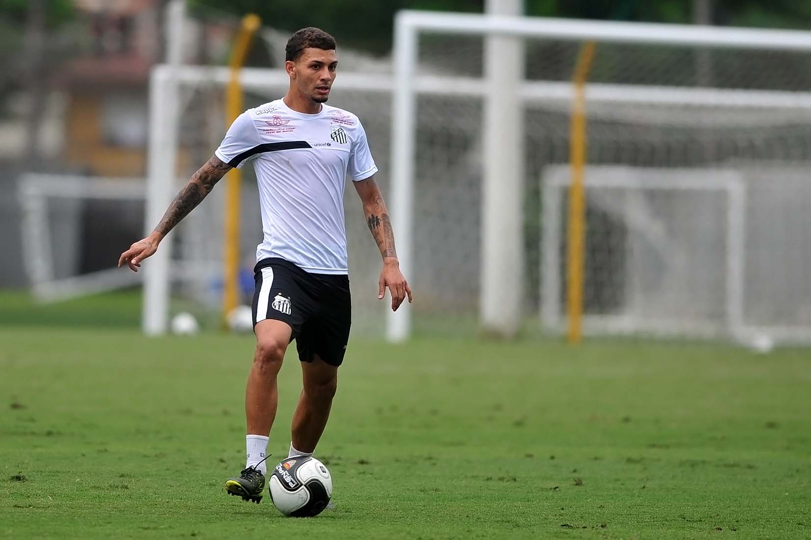 Alison avisa que jogará na lateral por necessidade: “Sou volante ...