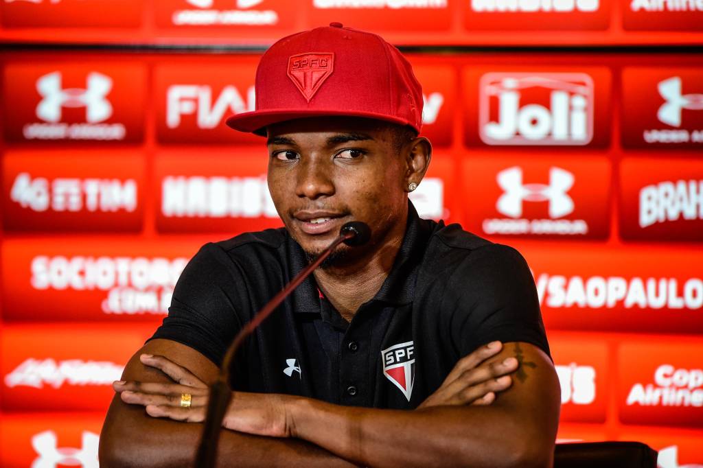 Thiago Mendes diz ter sofrido dificuldades e aceita perda de espaço ...