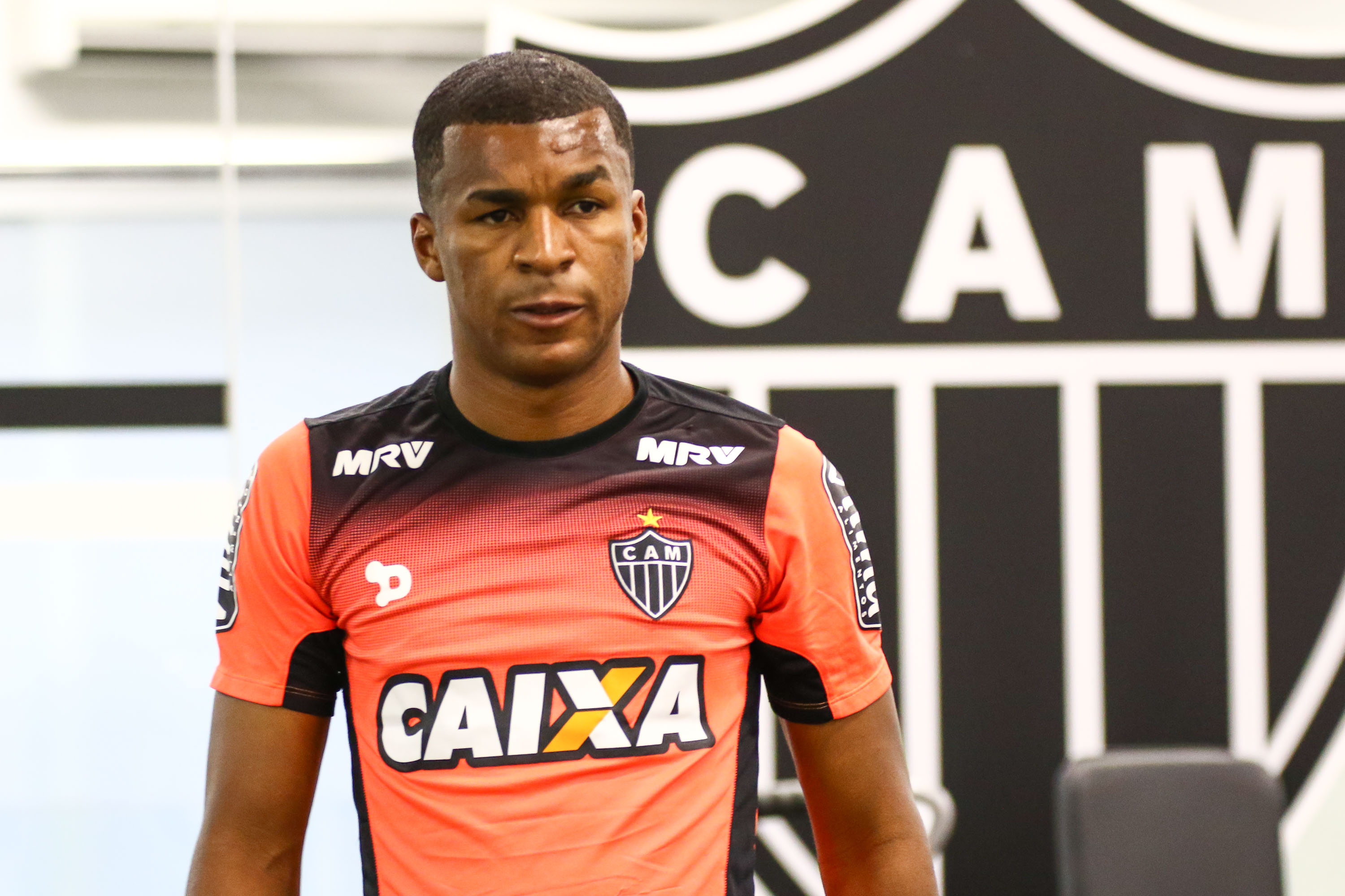 Após provocação, Erazo pede que Galo enfrente o Racing com “fúria e ...