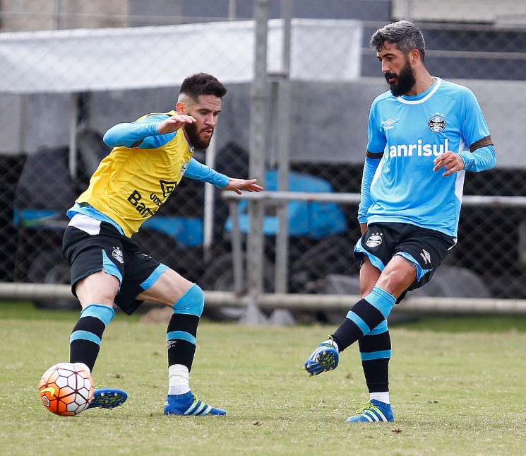 Roger pode tirar Douglas do time; veja as alternativas disponíveis ...