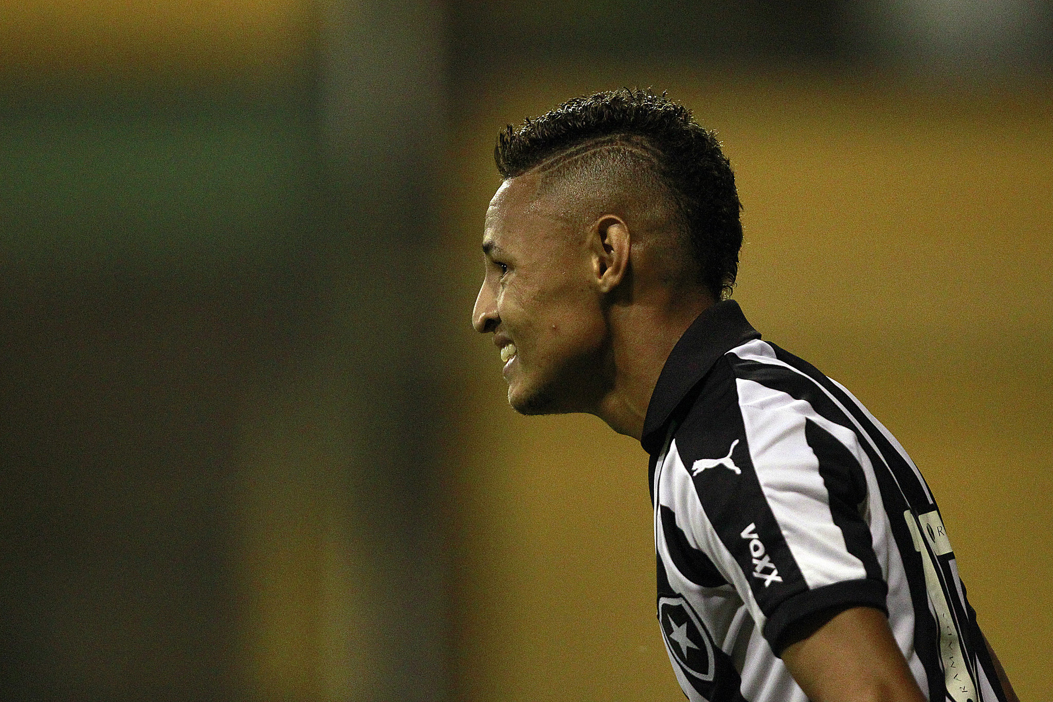 Neilton faz no fim e carimba classificação do Botafogo contra ...