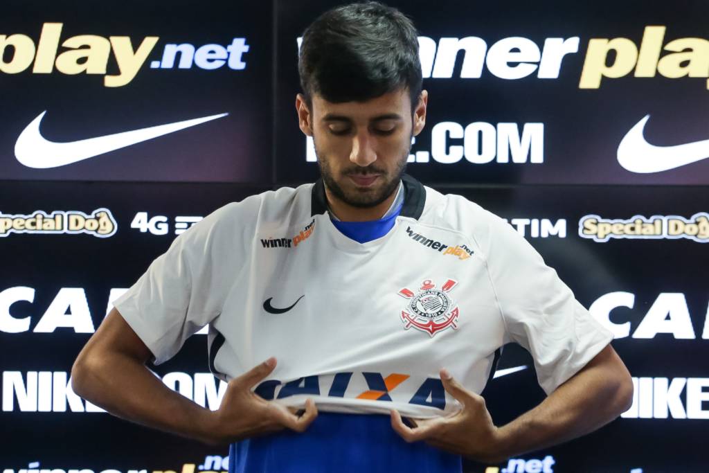 De olho na vaga de Elias, Camacho avisa a Tite que é segundo volante ...