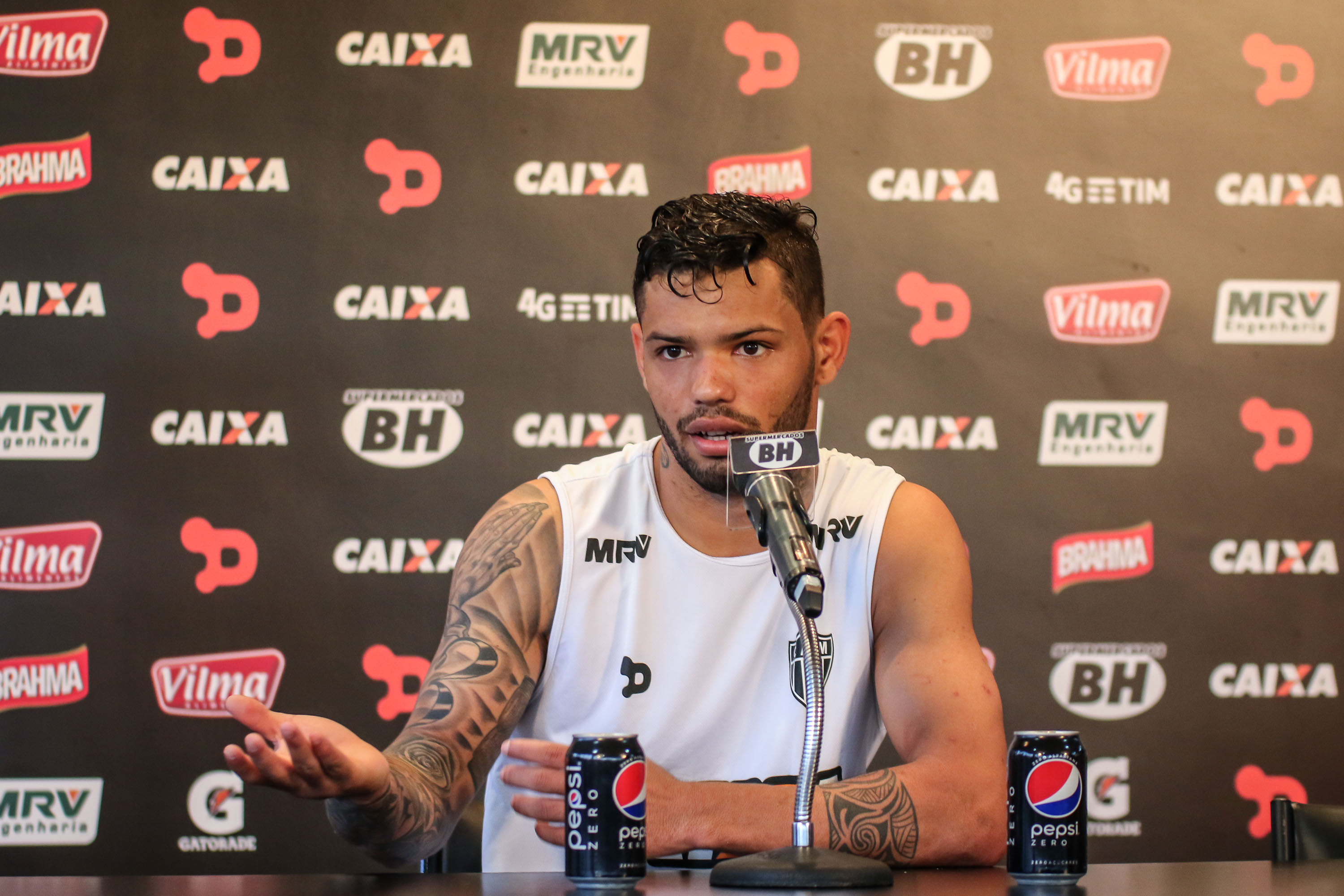 Citado em eventual troca por Fred, Carlos diz que plano é seguir no ...