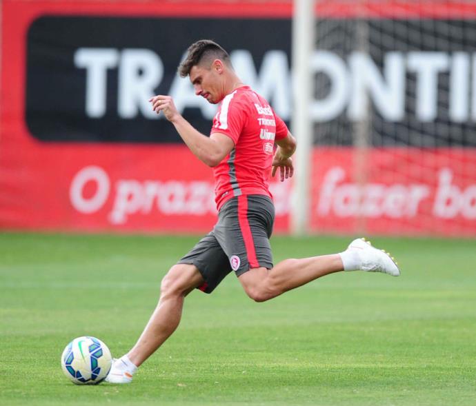Alex vê Gre-Nal como oportunidade para melhorar a fase ruim - Gazeta ...